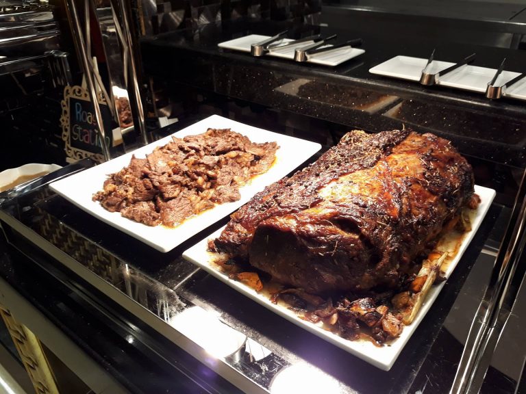 Goggle-Eyed at RJ's Buffet, Naga City Buffet Restaurant