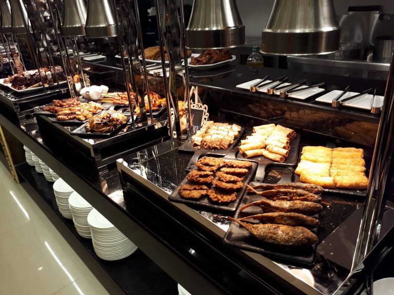 Goggle-Eyed at RJ's Buffet, Naga City Buffet Restaurant