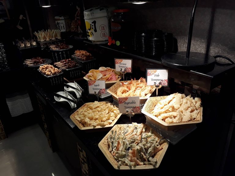 Goggle-Eyed at RJ's Buffet, Naga City Buffet Restaurant
